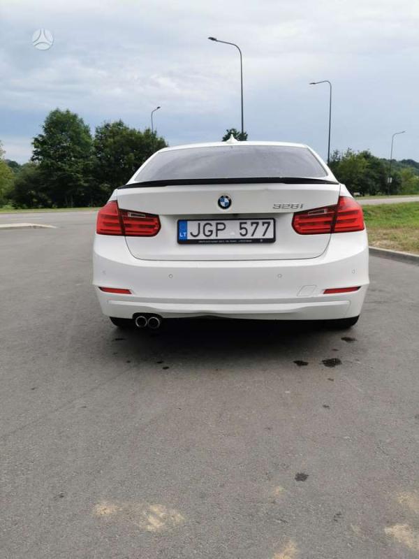 Белый БМВ 328 2016 в Каунас, объемом двигателя 2.00 л и пробегом 258 тыс. км за 8000 €, фото 11 на AUTOMOTO.COM.LV