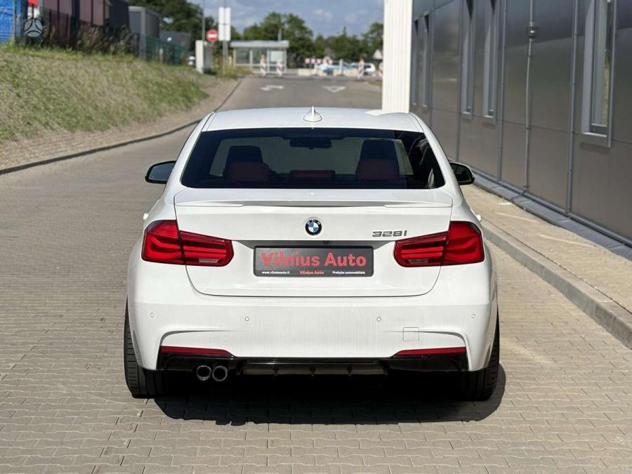 Белый БМВ 328 2016 в Вильнюс, объемом двигателя 2.00 л и пробегом 259 тыс. км за 10990 €, фото 6 на AUTOMOTO.COM.LV