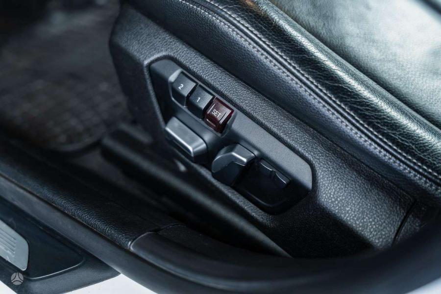 Balts BMW 328 2018 Viļņa, ar dzinēja tilpumu 2.00 L un nobraukumu 136 tūkst. km par 16499 €, foto 13 vietnē AUTOMOTO.COM.LV