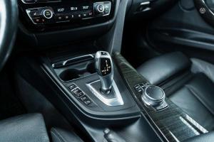 Balts BMW 328 2018 Viļņa, ar dzinēja tilpumu 2.00 L un nobraukumu 136 tūkst. km par 16499 €, foto 21 vietnē AUTOMOTO.COM.LV