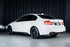 White BMW 328 2018 in Vilnius, with an engine capacity of 2.00 L and mileage of 136 thousand km for 14499 €, photo 7 on AUTOMOTO.COM.LV