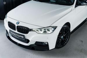 White BMW 328 2018 in Vilnius, with an engine capacity of 2.00 L and mileage of 136 thousand km for 14499 €, photo 8 on AUTOMOTO.COM.LV