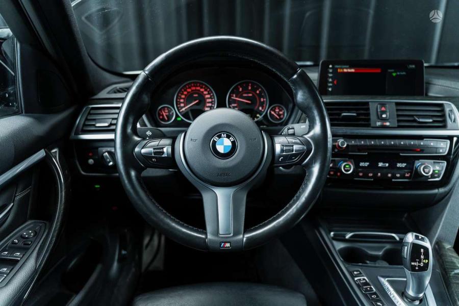 White BMW 328 2018 in Vilnius, with an engine capacity of 2.00 L and mileage of 136 thousand km for 14499 €, photo 16 on AUTOMOTO.COM.LV