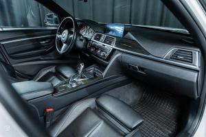 White BMW 328 2018 in Vilnius, with an engine capacity of 2.00 L and mileage of 136 thousand km for 14499 €, photo 23 on AUTOMOTO.COM.LV