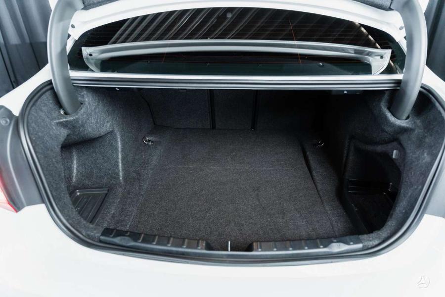 White BMW 328 2018 in Vilnius, with an engine capacity of 2.00 L and mileage of 136 thousand km for 14499 €, photo 27 on AUTOMOTO.COM.LV