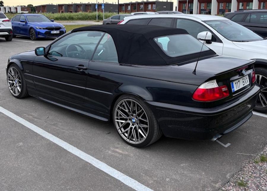 Black BMW 330 2001 in Tallinn, with an engine capacity of 0.00 L and mileage of 291 thousand km for 8500 €, photo 7 on AUTOMOTO.COM.LV