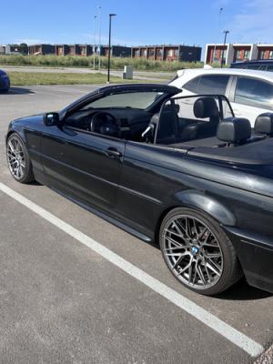 Black BMW 330 2001 in Tallinn, with an engine capacity of 0.00 L and mileage of 291 thousand km for 8500 €, photo 9 on AUTOMOTO.COM.LV