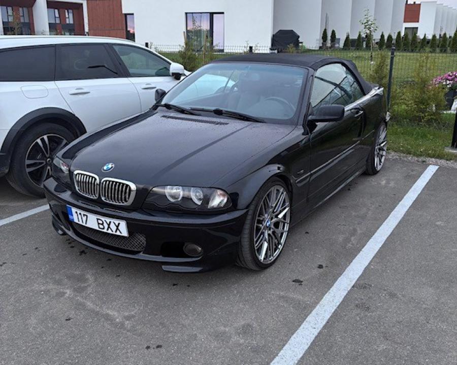 Black BMW 330 2001 in Tallinn, with an engine capacity of 0.00 L and mileage of 291 thousand km for 8500 €, photo 16 on AUTOMOTO.COM.LV