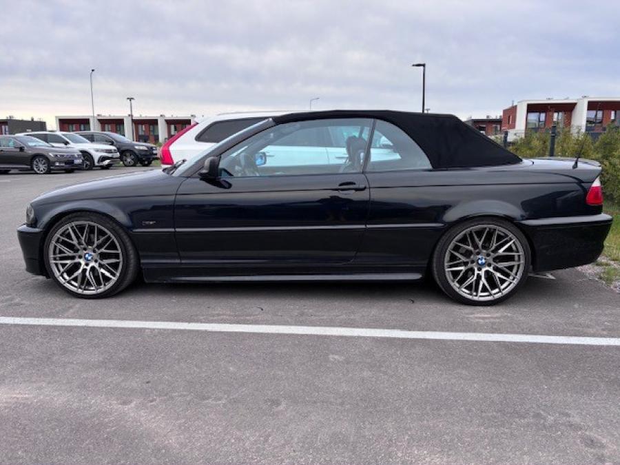 Black BMW 330 2001 in Tallinn, with an engine capacity of 0.00 L and mileage of 291 thousand km for 8500 €, photo 19 on AUTOMOTO.COM.LV