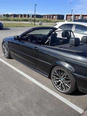 Black BMW 330 2001 in Tallinn, with an engine capacity of 0.00 L and mileage of 291 thousand km for 8500 €, photo 22 on AUTOMOTO.COM.LV