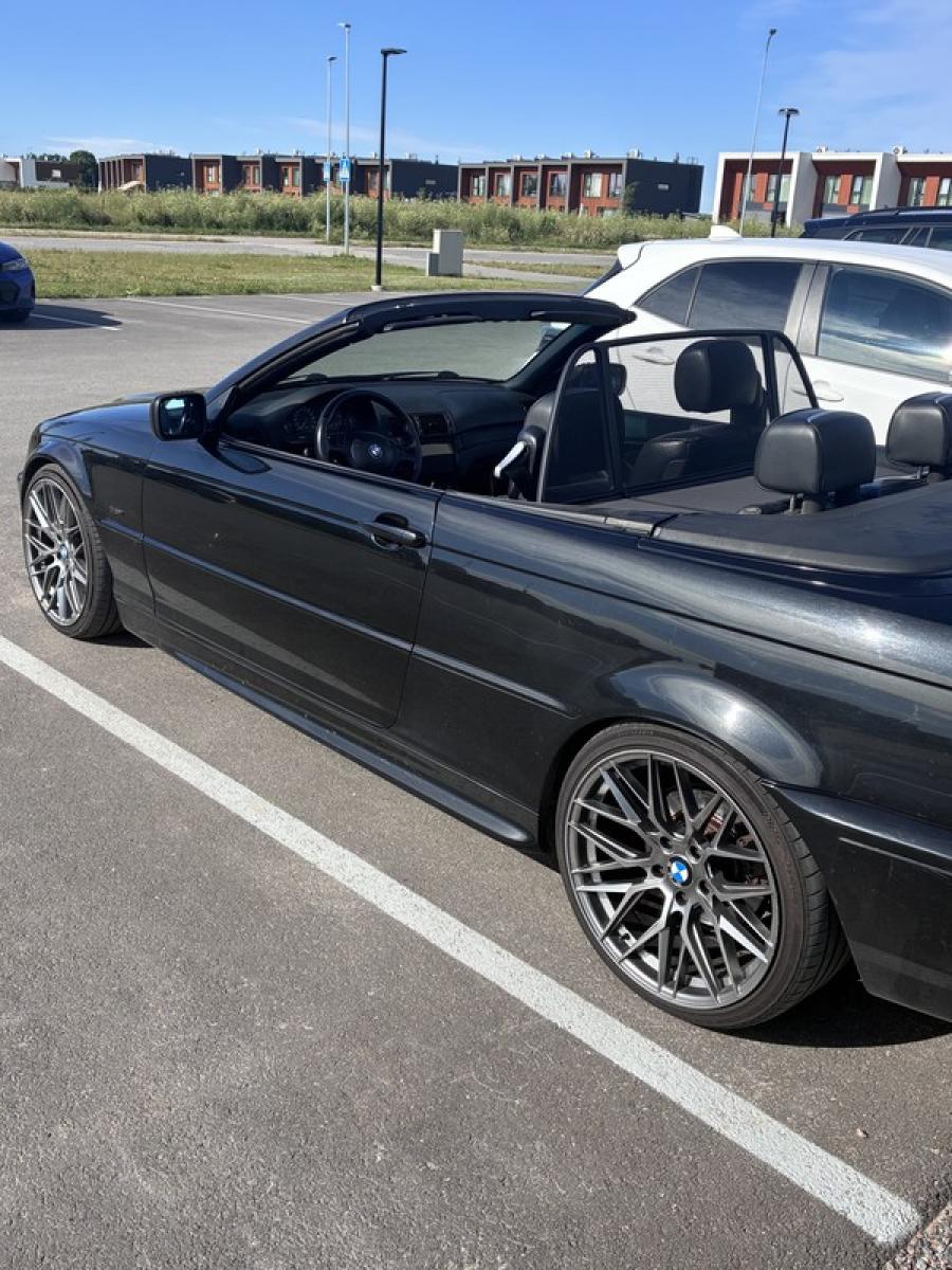 Black BMW 330 2001 in Tallinn, with an engine capacity of 0.00 L and mileage of 291 thousand km for 8500 €, photo 22 on AUTOMOTO.COM.LV