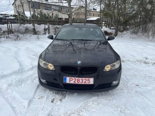 Melns BMW 330 2007 Kauņa, ar dzinēja tilpumu 2.99 L un nobraukumu 279 tūkst. km par 7200 €, foto 2 vietnē AUTOMOTO.COM.LV