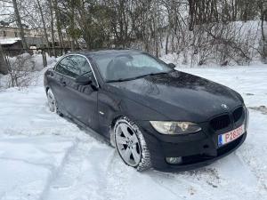 Black BMW 330 2007 in Kaunas, with an engine capacity of 2.99 L and mileage of 279 thousand km for 7200 €, photo 3 on AUTOMOTO.COM.LV