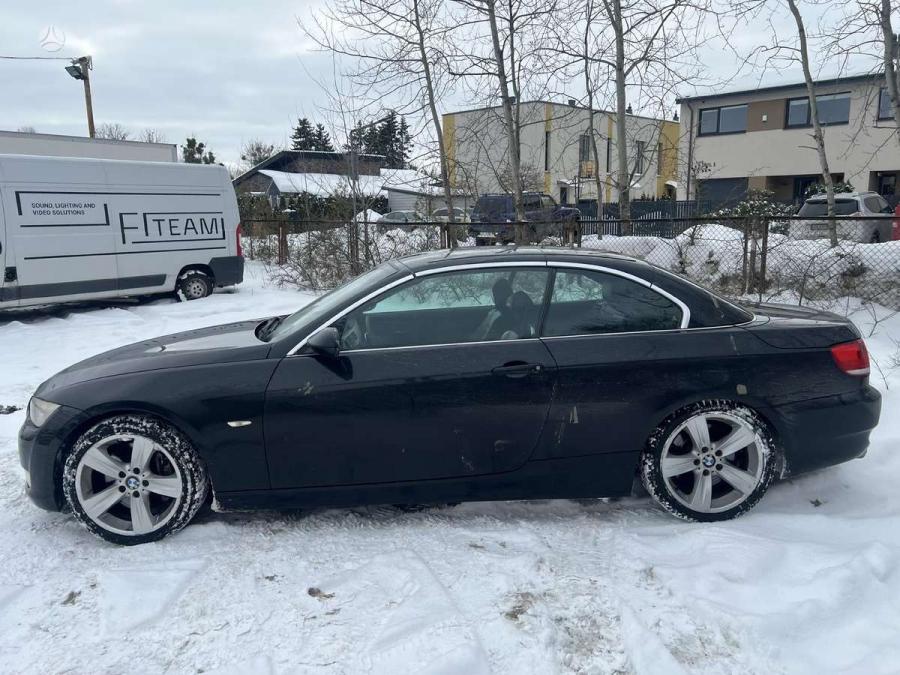 Black BMW 330 2007 in Kaunas, with an engine capacity of 2.99 L and mileage of 279 thousand km for 7200 €, photo 5 on AUTOMOTO.COM.LV