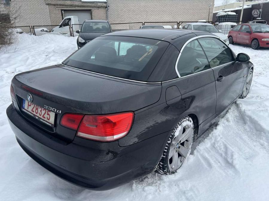 Black BMW 330 2007 in Kaunas, with an engine capacity of 2.99 L and mileage of 279 thousand km for 7200 €, photo 7 on AUTOMOTO.COM.LV