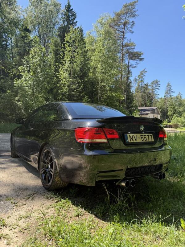 Melns BMW 330 2007 Ogre, ar dzinēja tilpumu 3.00 L un nobraukumu 360 tūkst. km par 9500 €, foto 4 vietnē AUTOMOTO.COM.LV