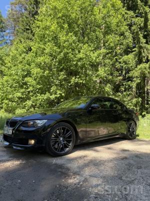 Melns BMW 330 2007 Ogre, ar dzinēja tilpumu 3.00 L un nobraukumu 360 tūkst. km par 9500 €, foto 4 vietnē AUTOMOTO.COM.LV