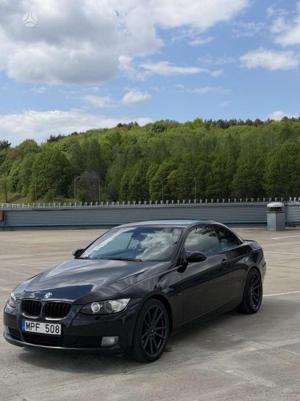 Black BMW 330 2007 in Vilnius, with an engine capacity of 3.00 L and mileage of 317 thousand km for 7800 €, photo 5 on AUTOMOTO.COM.LV