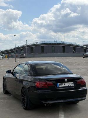 Black BMW 330 2007 in Vilnius, with an engine capacity of 3.00 L and mileage of 317 thousand km for 7800 €, photo 5 on AUTOMOTO.COM.LV