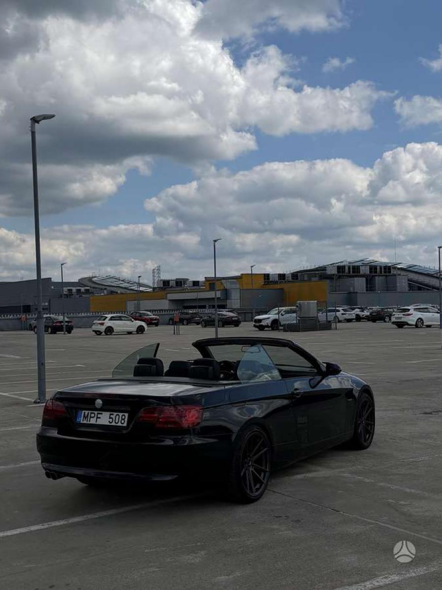 Black BMW 330 2007 in Vilnius, with an engine capacity of 3.00 L and mileage of 317 thousand km for 7800 €, photo 17 on AUTOMOTO.COM.LV