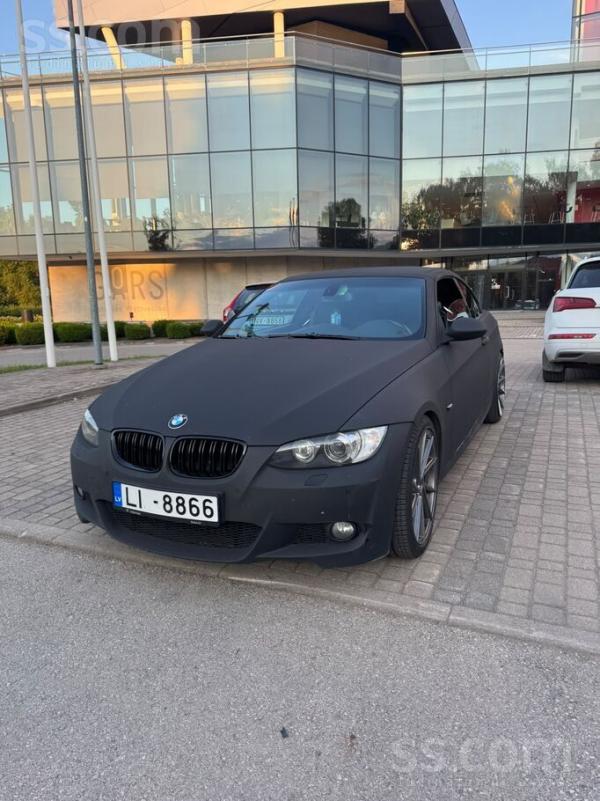 Melns BMW 330 2007 Rēzekne, ar dzinēja tilpumu 3.00 L un nobraukumu 254 tūkst. km par 6999 €, foto 1 vietnē AUTOMOTO.COM.LV