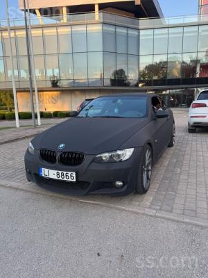 Black BMW 330 2007 in Rezekne, with an engine capacity of 3.00 L and mileage of 254 thousand km for 6999 €, photo  on AUTOMOTO.COM.LV