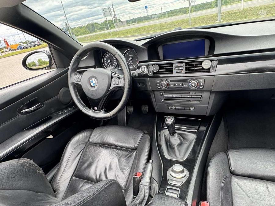 Melns BMW 330 2007 Alīta, ar dzinēja tilpumu 2.99 L un nobraukumu 212 tūkst. km par 6500 €, foto 6 vietnē AUTOMOTO.COM.LV