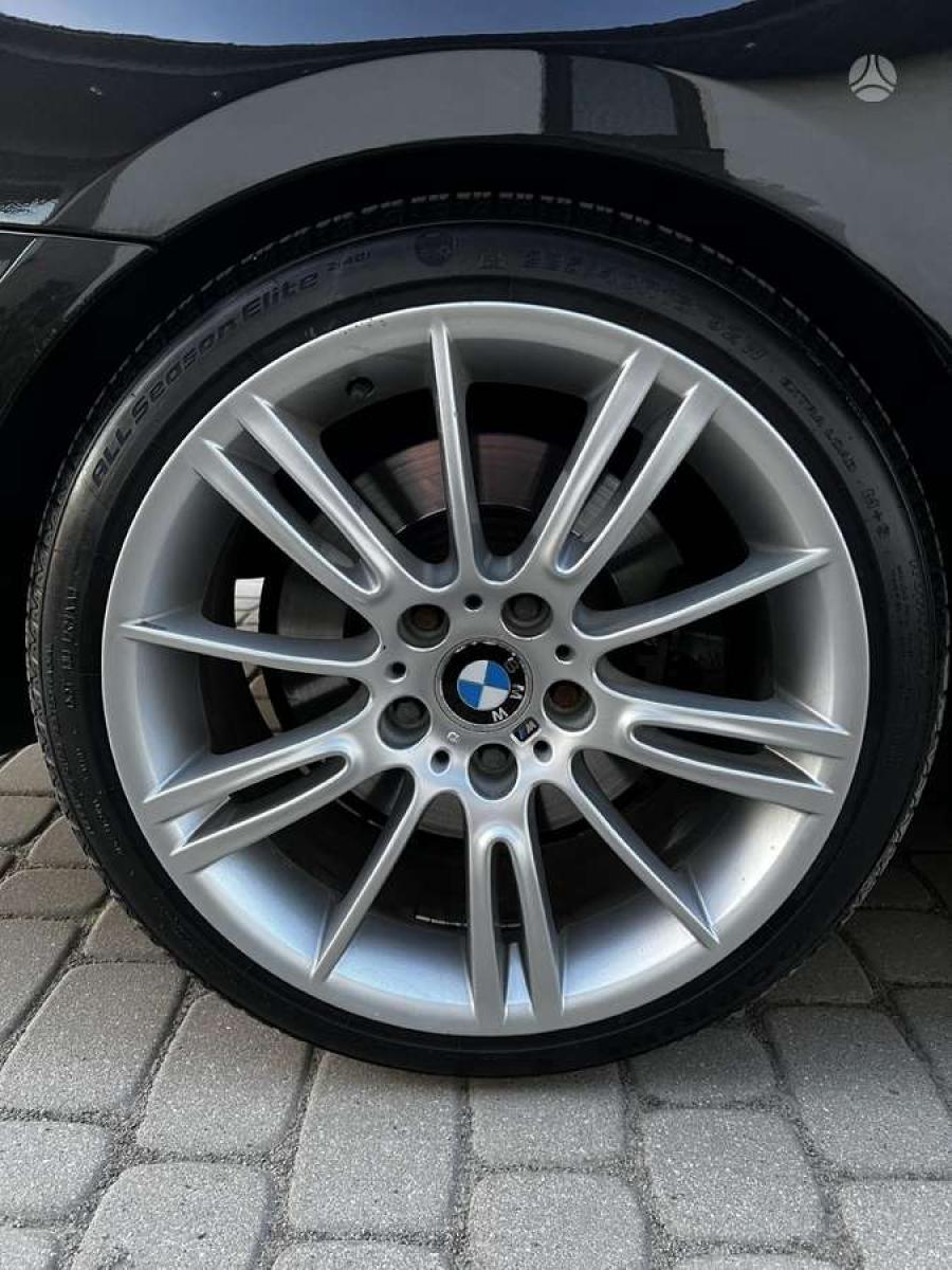 Melns BMW 330 2008 Marijampole, ar dzinēja tilpumu 3.00 L un nobraukumu 230 tūkst. km par 9900 €, foto 24 vietnē AUTOMOTO.COM.LV