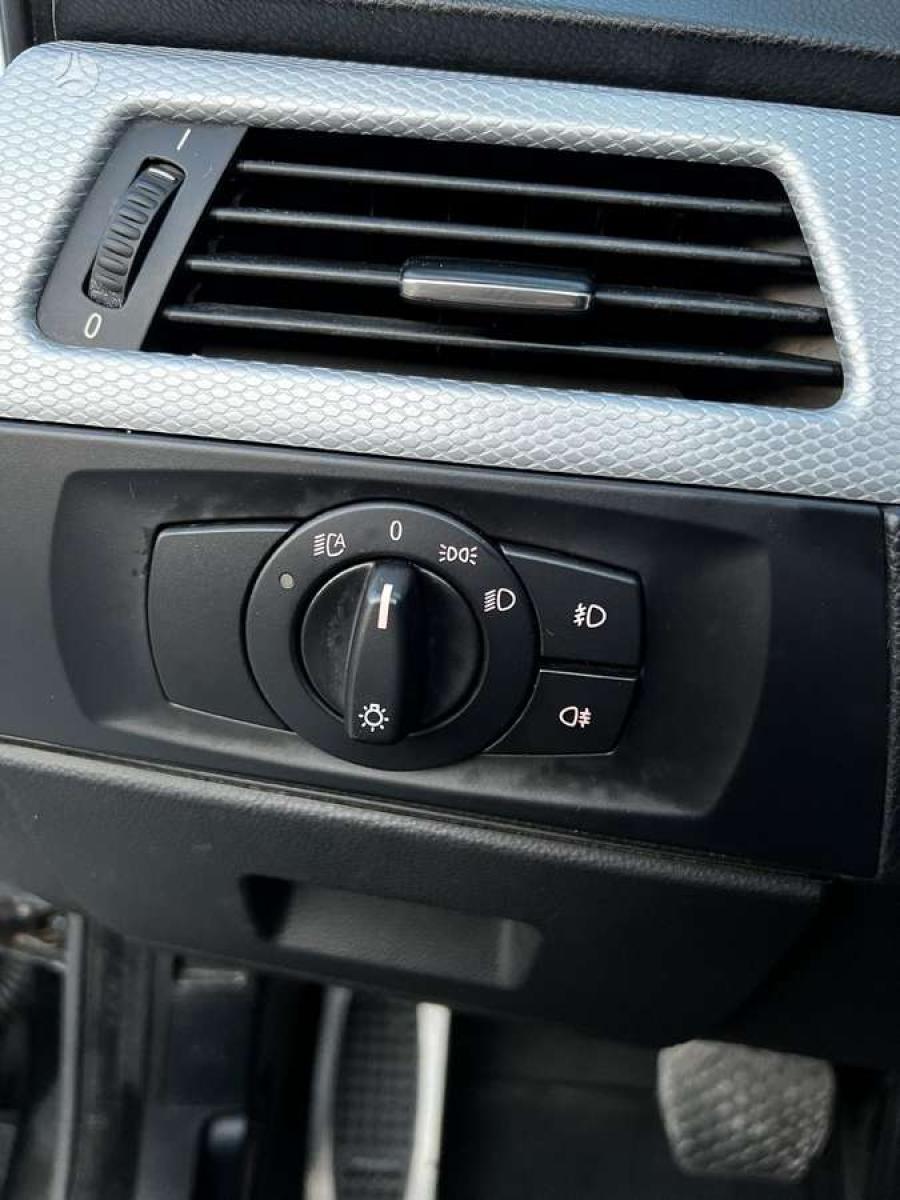 Melns BMW 330 2008 Marijampole, ar dzinēja tilpumu 3.00 L un nobraukumu 230 tūkst. km par 9900 €, foto 28 vietnē AUTOMOTO.COM.LV