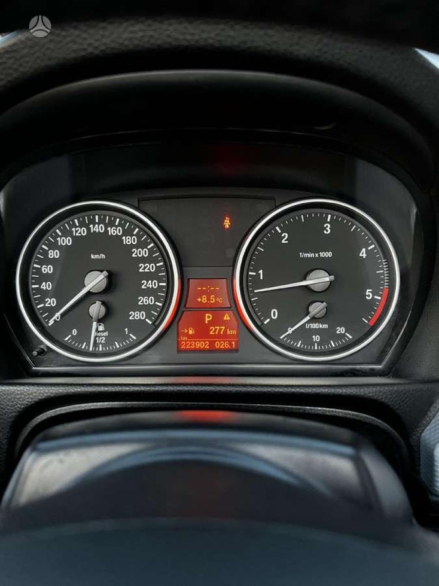 Melns BMW 330 2008 Marijampole, ar dzinēja tilpumu 3.00 L un nobraukumu 230 tūkst. km par 9900 €, foto 36 vietnē AUTOMOTO.COM.LV