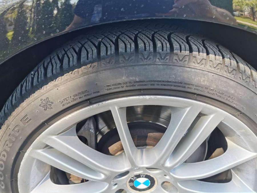 Melns BMW 330 2008 Marijampole, ar dzinēja tilpumu 3.00 L un nobraukumu 230 tūkst. km par 9900 €, foto 40 vietnē AUTOMOTO.COM.LV