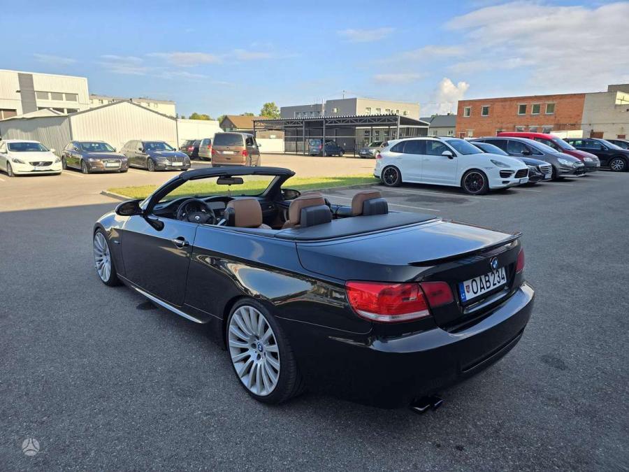 Melns BMW 330 2008 Jonava, ar dzinēja tilpumu 2.99 L un nobraukumu 268 tūkst. km par 8499 €, foto 10 vietnē AUTOMOTO.COM.LV