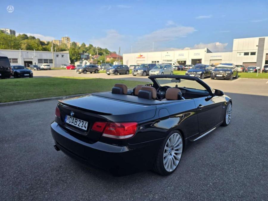 Melns BMW 330 2008 Jonava, ar dzinēja tilpumu 2.99 L un nobraukumu 268 tūkst. km par 8499 €, foto 13 vietnē AUTOMOTO.COM.LV