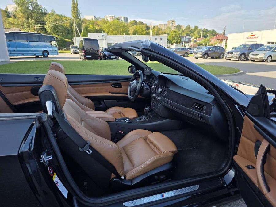 Melns BMW 330 2008 Jonava, ar dzinēja tilpumu 2.99 L un nobraukumu 268 tūkst. km par 8499 €, foto 16 vietnē AUTOMOTO.COM.LV