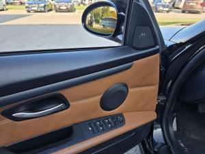 Melns BMW 330 2008 Jonava, ar dzinēja tilpumu 2.99 L un nobraukumu 268 tūkst. km par 8499 €, foto 17 vietnē AUTOMOTO.COM.LV