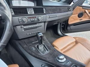 Melns BMW 330 2008 Jonava, ar dzinēja tilpumu 2.99 L un nobraukumu 268 tūkst. km par 8499 €, foto 22 vietnē AUTOMOTO.COM.LV