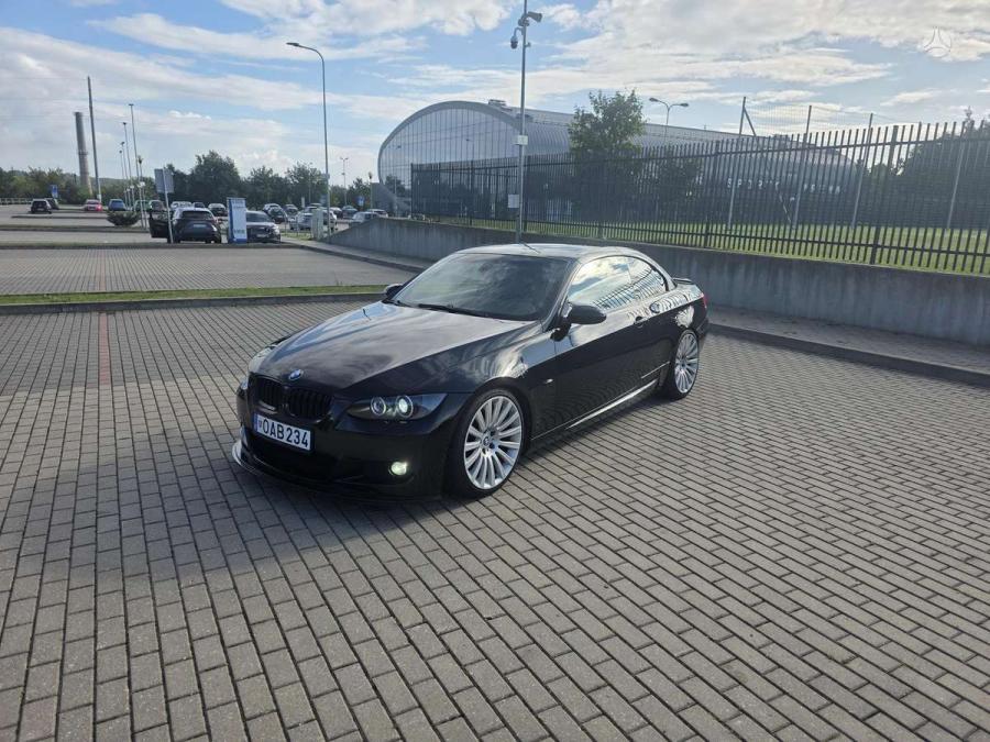 Melns BMW 330 2008 Jonava, ar dzinēja tilpumu 2.99 L un nobraukumu 268 tūkst. km par 8499 €, foto 31 vietnē AUTOMOTO.COM.LV