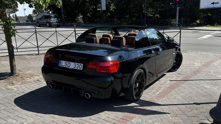 Black BMW 330 2010 in Telschi, with an engine capacity of 2.99 L and mileage of 222 thousand km for 9999 €, photo 1 on AUTOMOTO.COM.LV