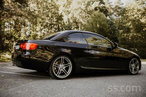 Black BMW 330 2011 in Riga, with an engine capacity of 3.00 L and mileage of 0 thousand km for 11990 €, photo 2 on AUTOMOTO.COM.LV
