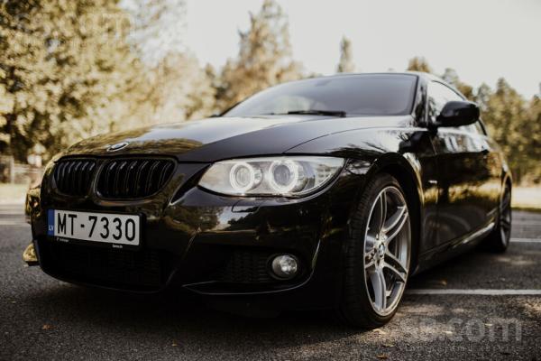 Black BMW 330 2011 in Riga, with an engine capacity of 3.00 L and mileage of 0 thousand km for 11990 €, photo 4 on AUTOMOTO.COM.LV