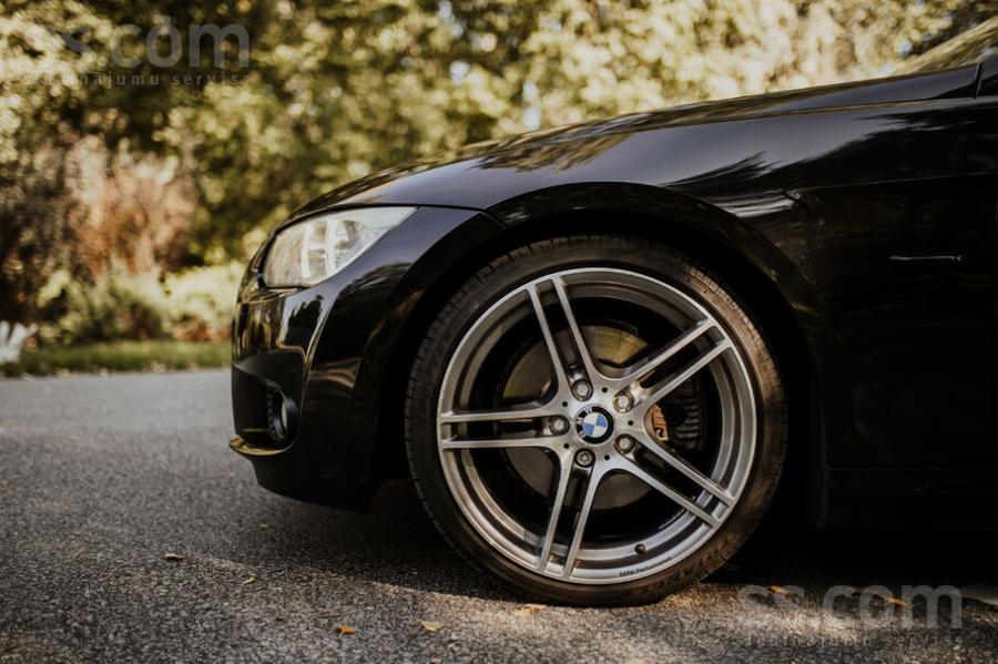 Black BMW 330 2011 in Riga, with an engine capacity of 3.00 L and mileage of 0 thousand km for 11990 €, photo 11 on AUTOMOTO.COM.LV