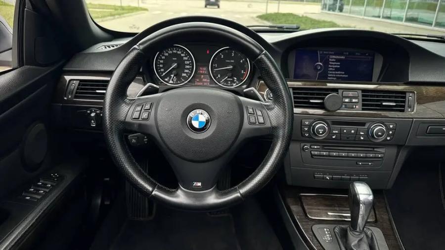 Melns BMW 330 2012 Rēzekne, ar dzinēja tilpumu 3.00 L un nobraukumu 272 tūkst. km par 12990 €, foto 14 vietnē AUTOMOTO.COM.LV