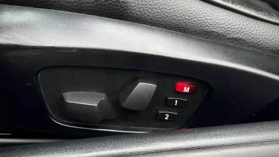 Melns BMW 330 2012 Rēzekne, ar dzinēja tilpumu 3.00 L un nobraukumu 272 tūkst. km par 12990 €, foto 16 vietnē AUTOMOTO.COM.LV