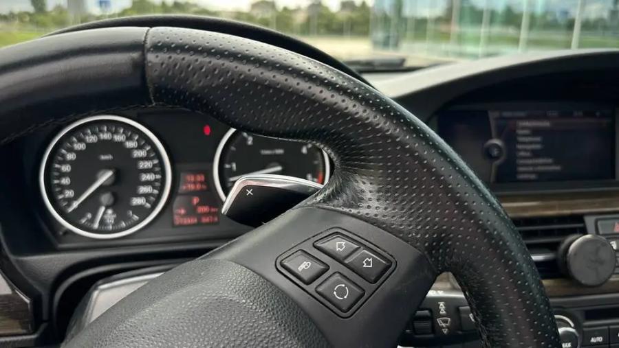 Melns BMW 330 2012 Rēzekne, ar dzinēja tilpumu 3.00 L un nobraukumu 272 tūkst. km par 12990 €, foto 19 vietnē AUTOMOTO.COM.LV