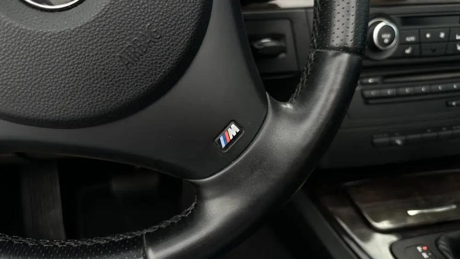 Melns BMW 330 2012 Rēzekne, ar dzinēja tilpumu 3.00 L un nobraukumu 272 tūkst. km par 12990 €, foto 20 vietnē AUTOMOTO.COM.LV