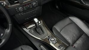 Melns BMW 330 2012 Rēzekne, ar dzinēja tilpumu 3.00 L un nobraukumu 272 tūkst. km par 12990 €, foto 21 vietnē AUTOMOTO.COM.LV