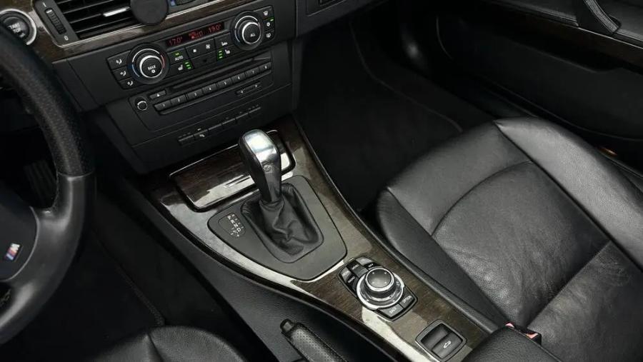 Melns BMW 330 2012 Rēzekne, ar dzinēja tilpumu 3.00 L un nobraukumu 272 tūkst. km par 12990 €, foto 21 vietnē AUTOMOTO.COM.LV