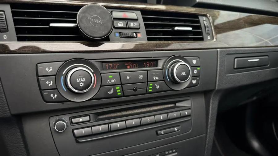 Melns BMW 330 2012 Rēzekne, ar dzinēja tilpumu 3.00 L un nobraukumu 272 tūkst. km par 12990 €, foto 22 vietnē AUTOMOTO.COM.LV