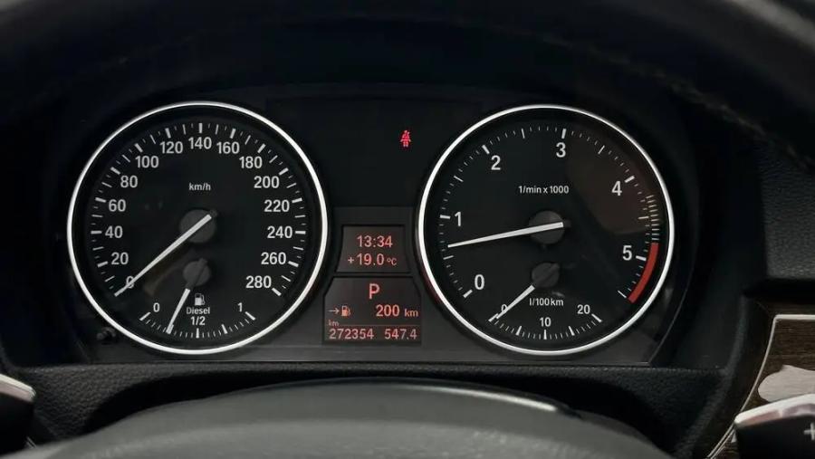 Melns BMW 330 2012 Rēzekne, ar dzinēja tilpumu 3.00 L un nobraukumu 272 tūkst. km par 12990 €, foto 23 vietnē AUTOMOTO.COM.LV
