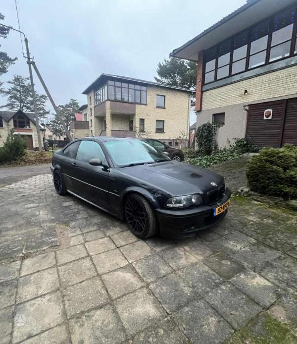 Melns BMW 330 2001 Panevēža, ar dzinēja tilpumu 3.00 L un nobraukumu 340 tūkst. km par 4500 €, foto 1 vietnē AUTOMOTO.COM.LV